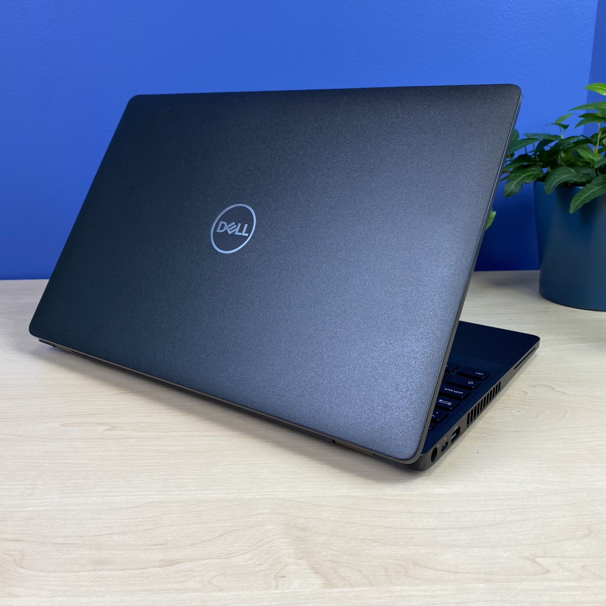 Poleasingowy Laptop Dell 5500 Core i7-8665U | 16 GB DDR4 | 512 GB SSD ...